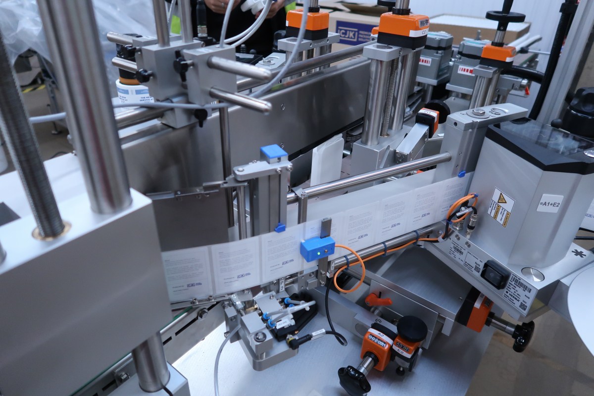 Advantages of Label Application Service | CJK